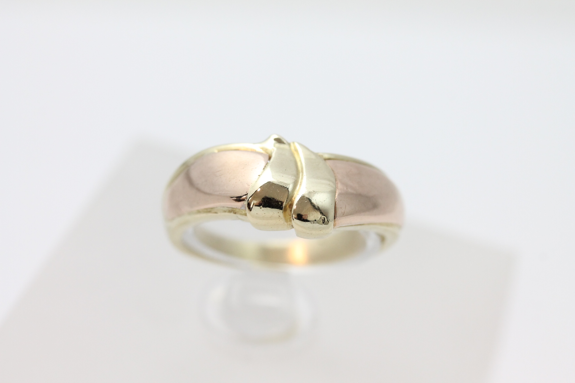 Ring i flerfarget gull - Antik & Auksjon - Nettbutikk